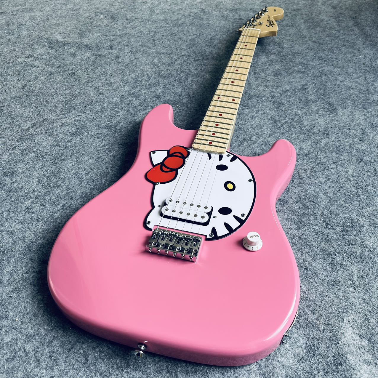 Hello Kitty Stratocaster Style Guitar – Chinese Guitars